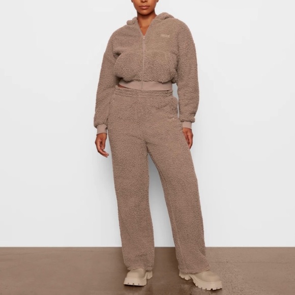 SKIMS | Pants & Jumpsuits | Nwt Skims By Kim Kardashian Teddy Desert ...
